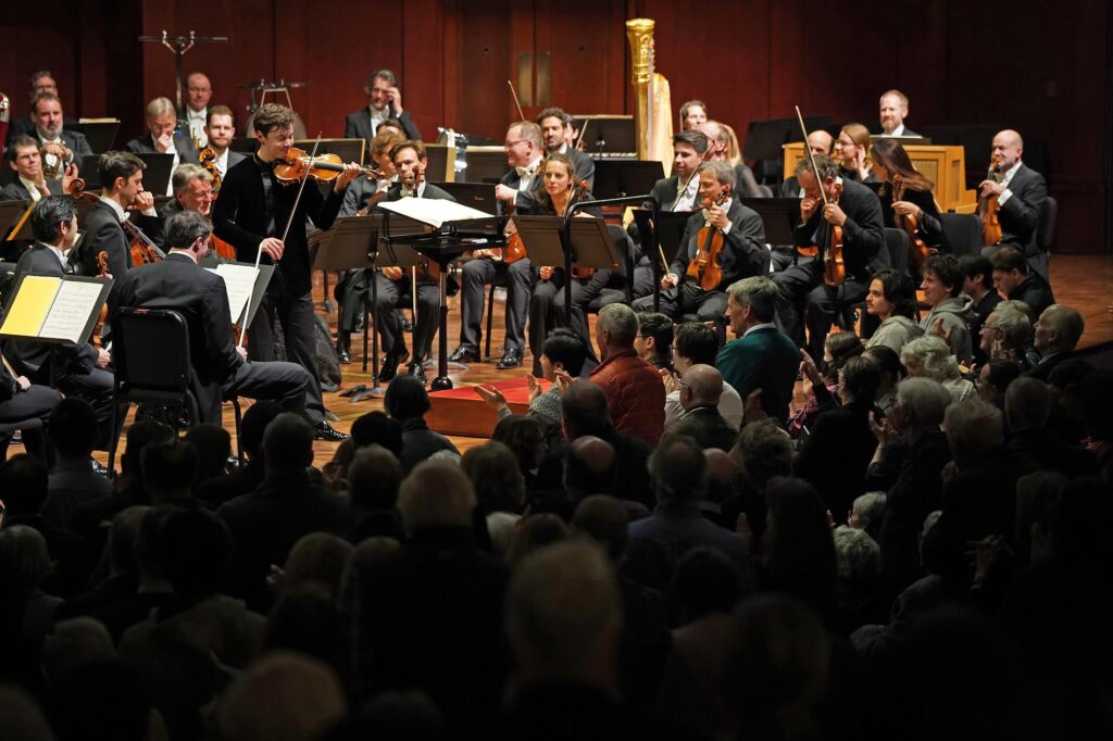 REVIEW: Berliner Philharmoniker with Benjamin Beilman, Violin – [art]seen